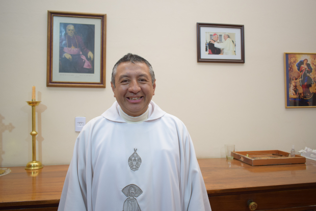 El Padre Mario Robles desde el lunes cuidará las ovejas de Jesús | El Zonda
