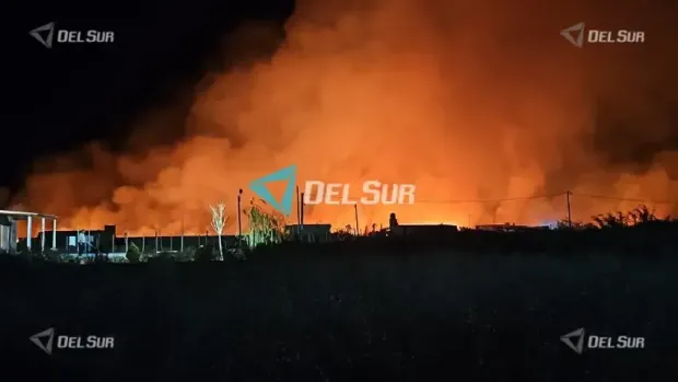 Un incendio de gran magnitud comprometió viviendas en el loteo San ...