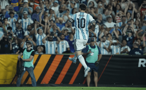 Argentina superó a Islandia en su último amistoso y Messi volvió a ...